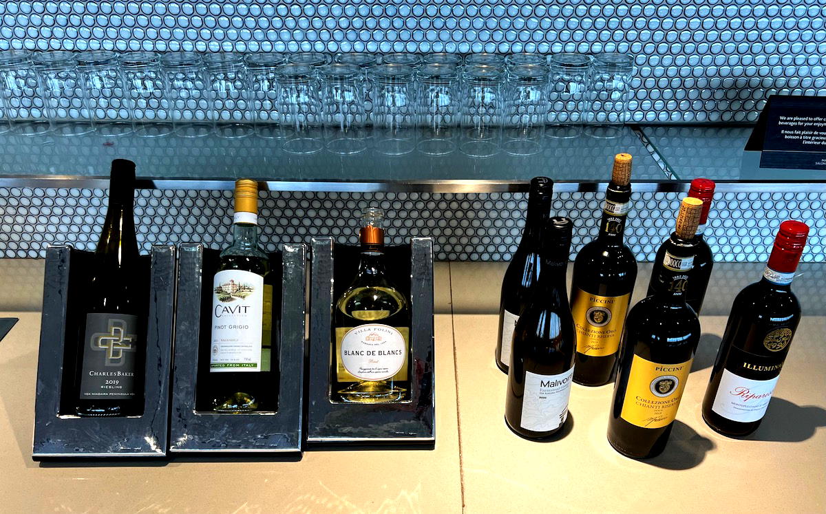 Review: Air Canada Maple Leaf Lounge Toronto Transborder (YYZ) - One ...