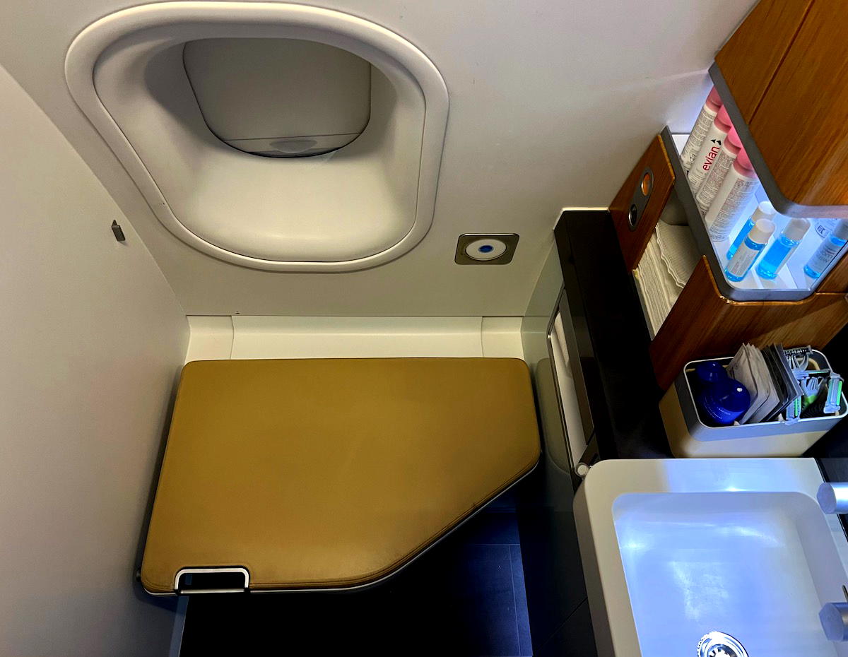 Review: Lufthansa First Class Airbus A340-600 (BOS-MUC) - One Mile at a ...