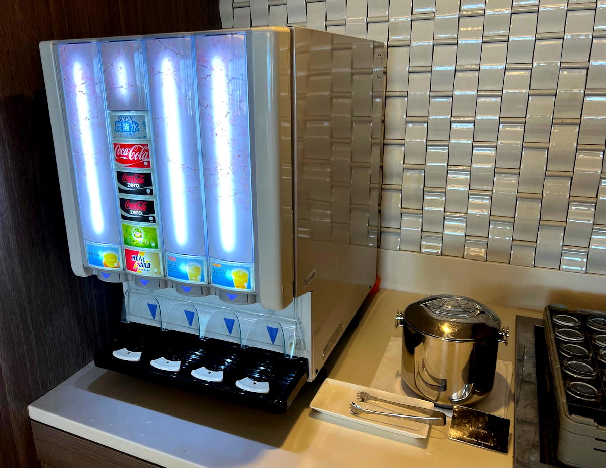 Review: Japan Airlines Sakura Lounge Kansai Osaka Airport (KIX) - One ...