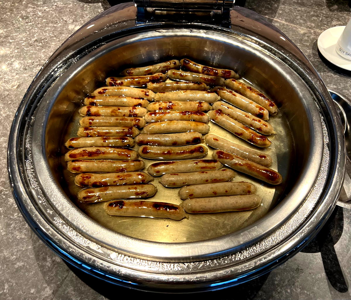 Review: Qantas Lounge Hong Kong Airport (HKG) - One Mile at a Time