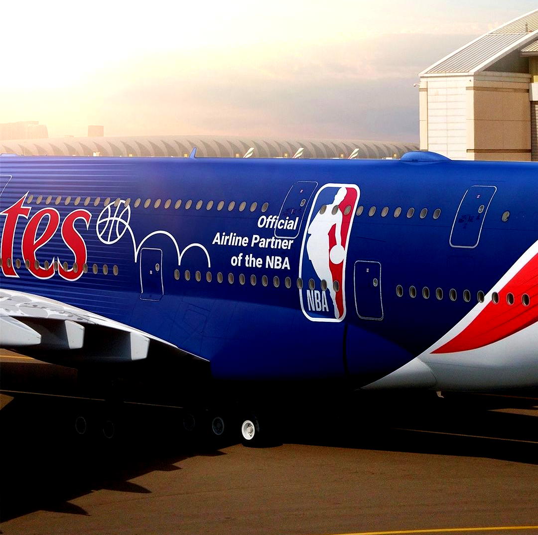El Emirates A380 adquiere un atrevido diseño de la NBA: ¿cool, horrible ...