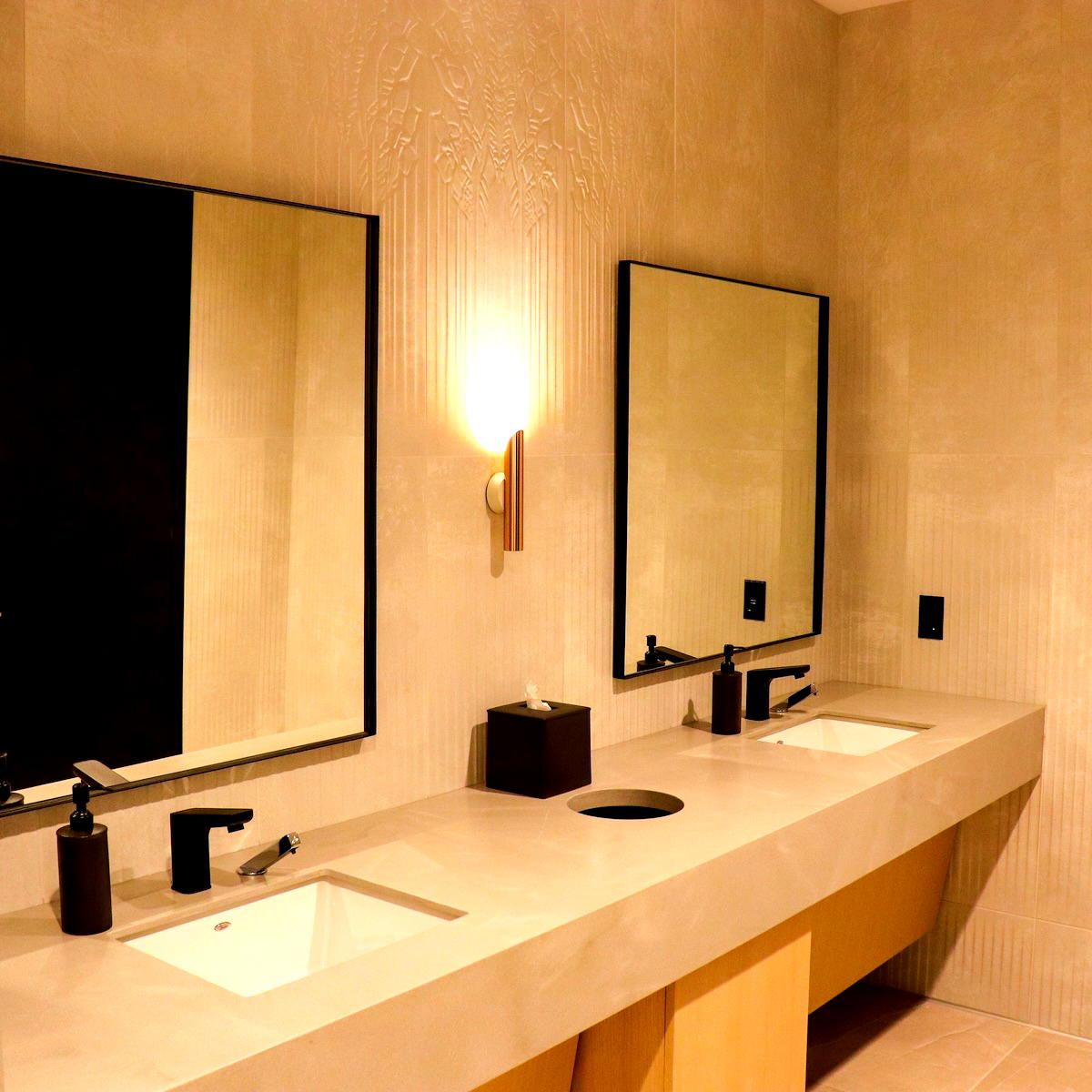 Exciting: LOT Polish Airlines Lounge Chicago Terminal 5 Now Open - One ...