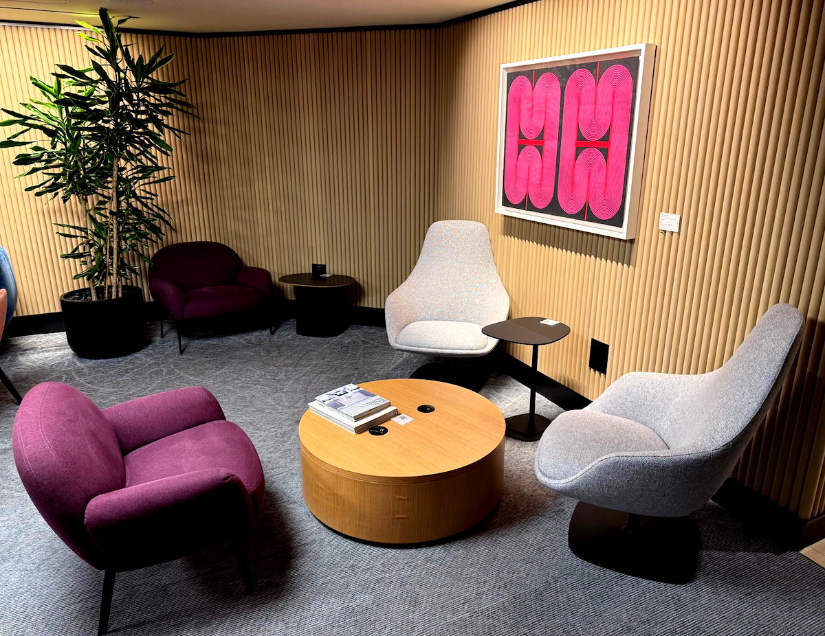 Review: Etihad & Chase Sapphire Lounge Washington Dulles Airport (IAD ...