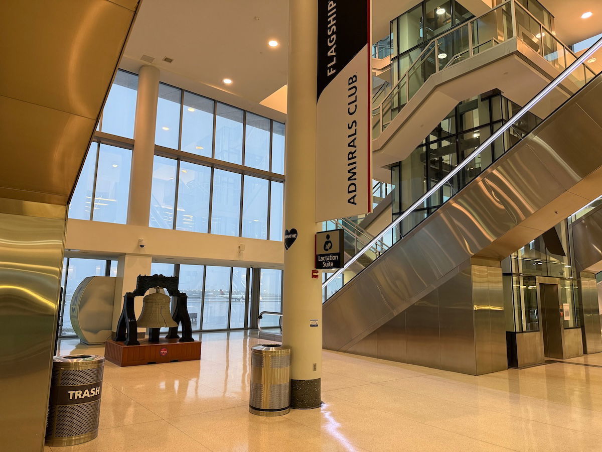 Review: American Flagship Lounge Philadelphia Airport (PHL) - One Mile ...