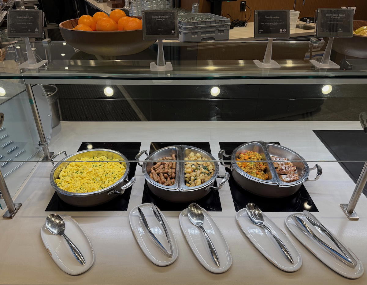 Review: American Flagship Lounge Philadelphia Airport (PHL) - One Mile ...